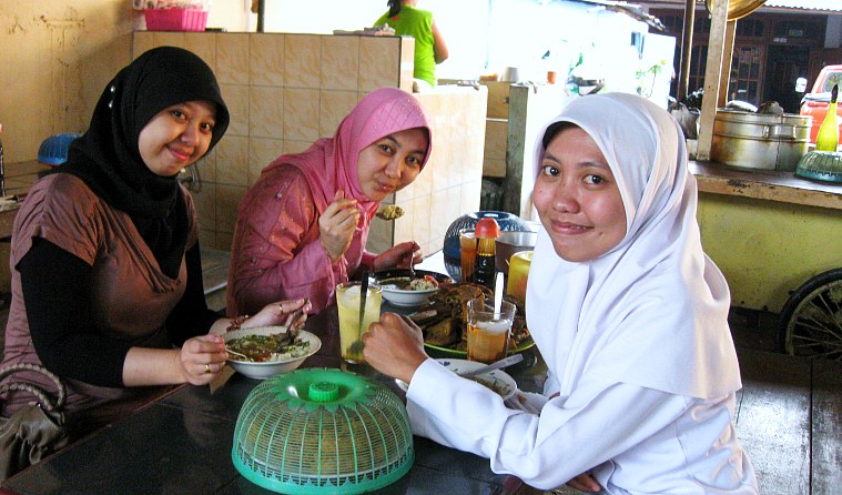 Tentang Dikunjungi Inge dan Faiza | Diary Tante Elsa