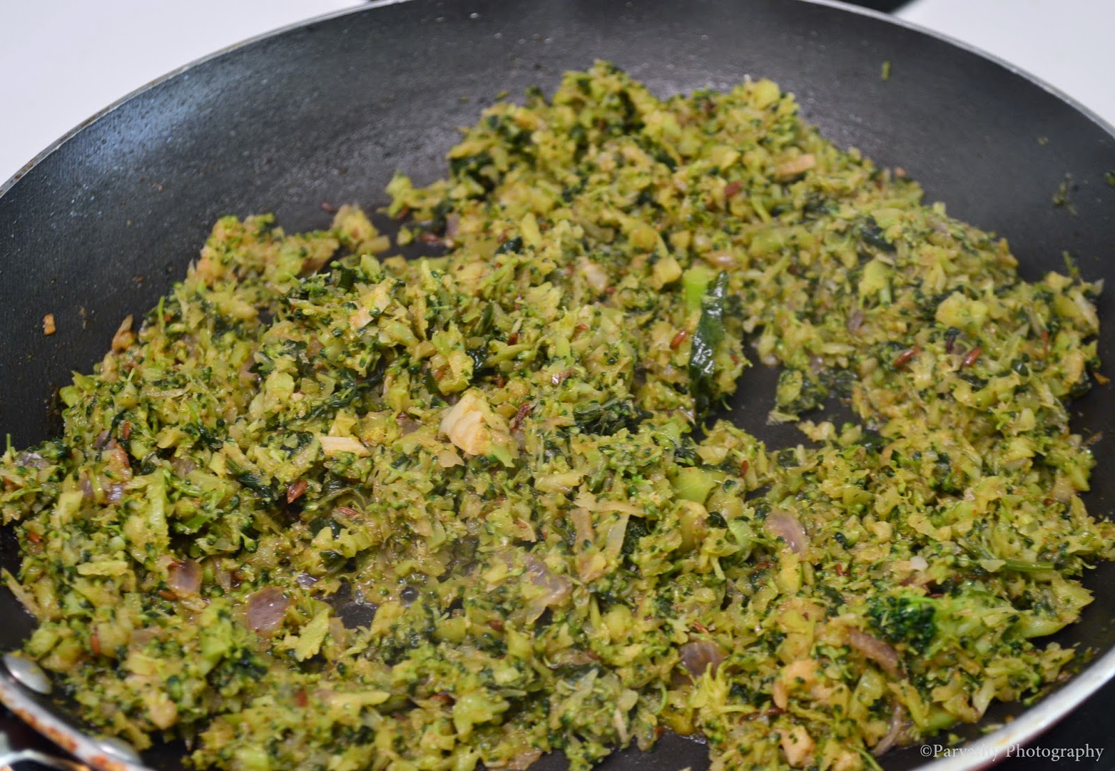 Paru's Kitchen: Broccoli Paratha Recipe