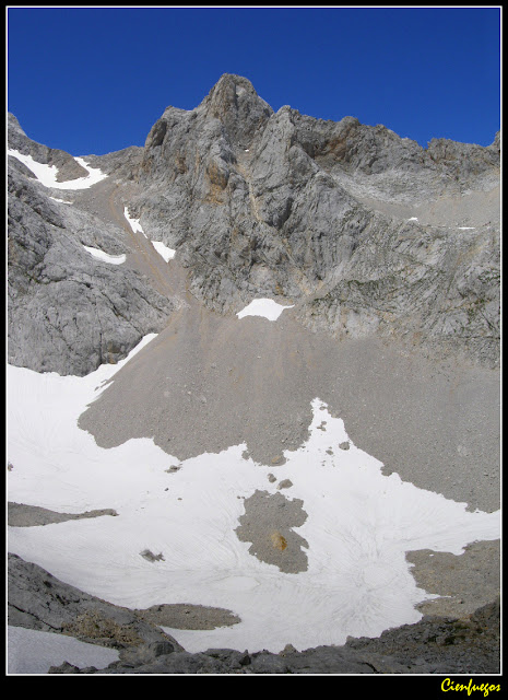 Caleyando con Cienfuegos: Collada Bonita por el Valle de las Moñetas