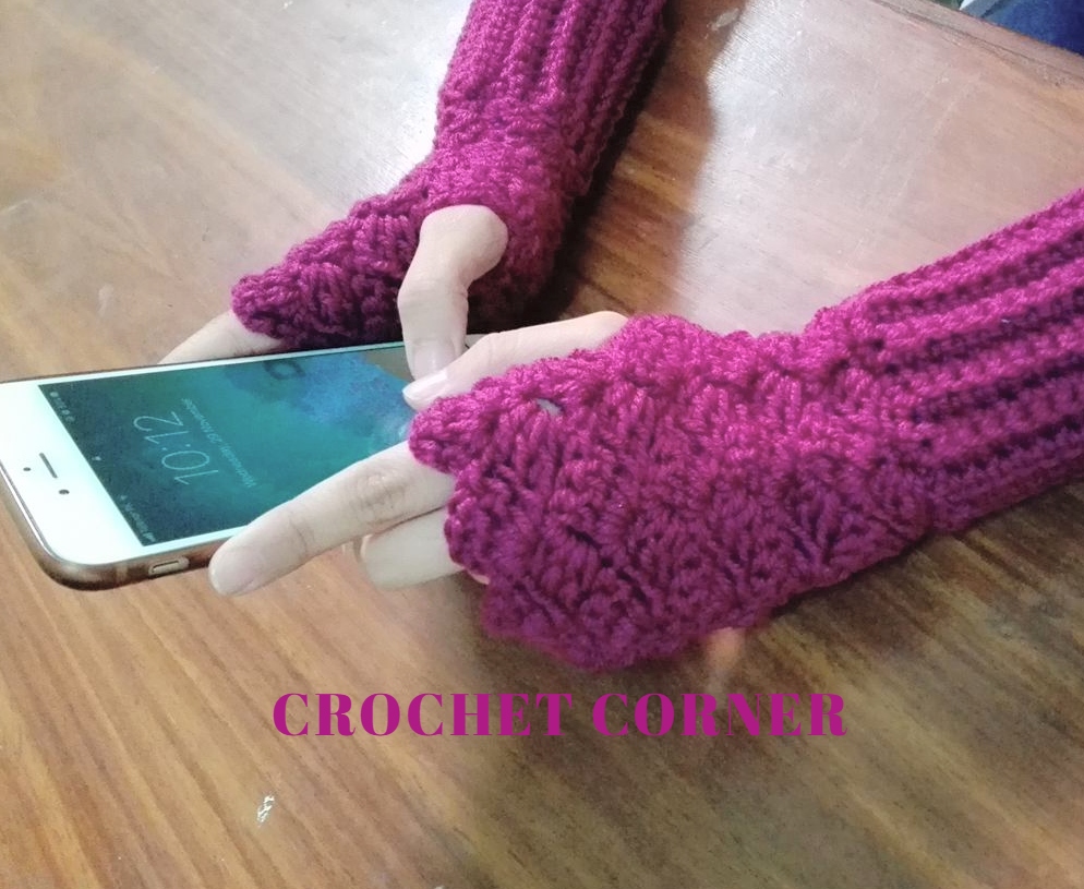 CROCHET CORNER: FAN STITCH MITTENS