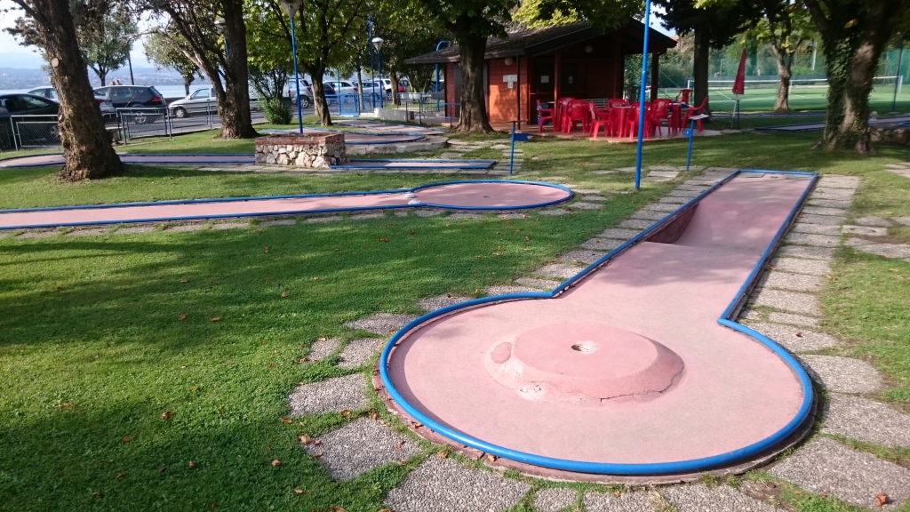 The Ham and Egger Files: Minigolf in Sirmione, Italy