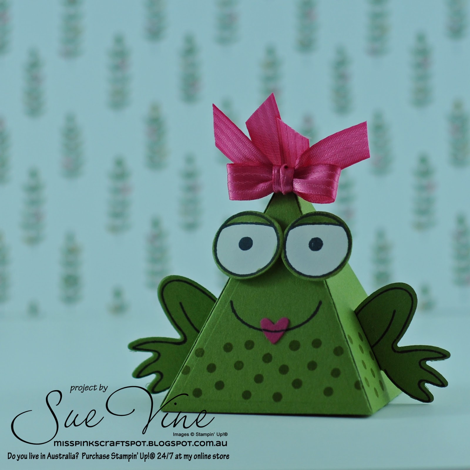 Playful Pals | Pink Lady Frog Pyramid Box