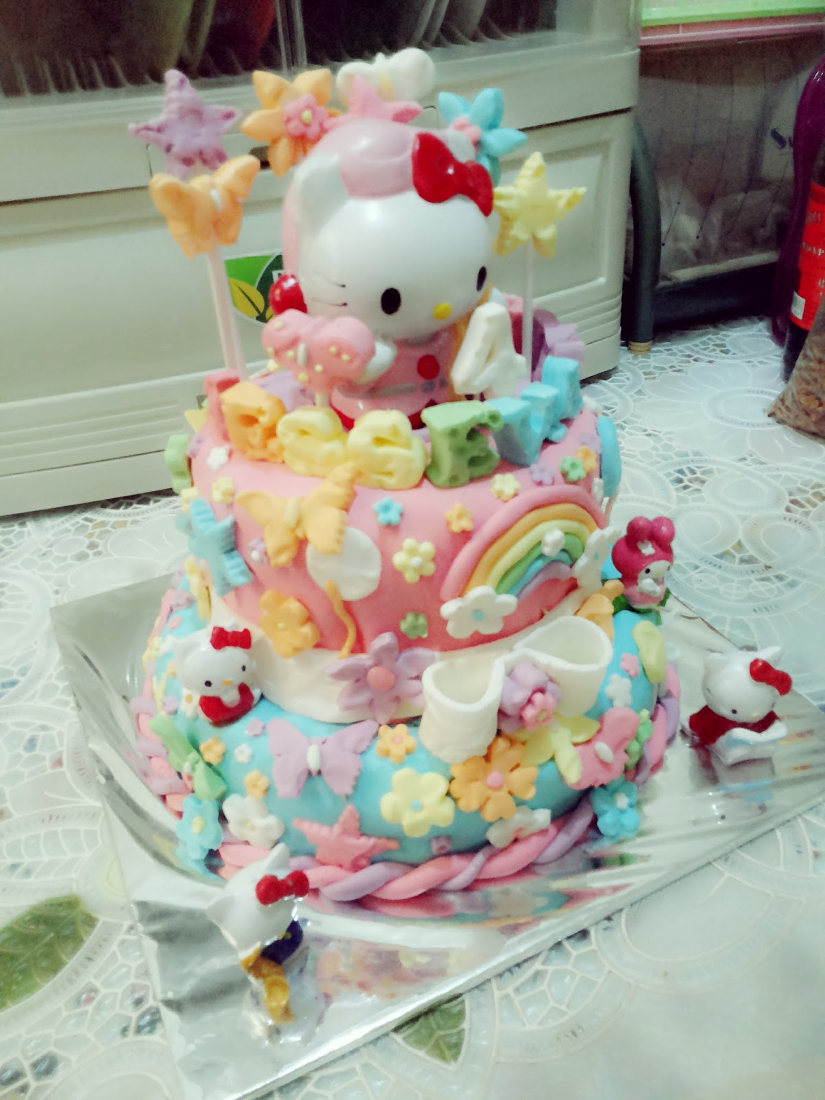 SAGITARIUS CAKE SHOP: KUE ULANG TAHUN HELLO KITTY 2 TINGKAT