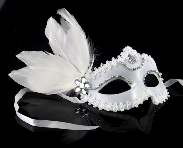 The Other Side of Mae: Gaga Over Masquerade Masks!