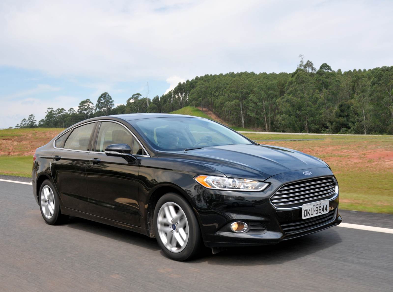 Ford Focus e Fusion começam 2015 liderando segmentos