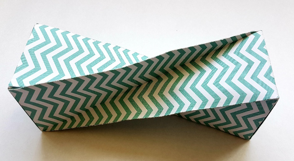 Studio Light: twisted box