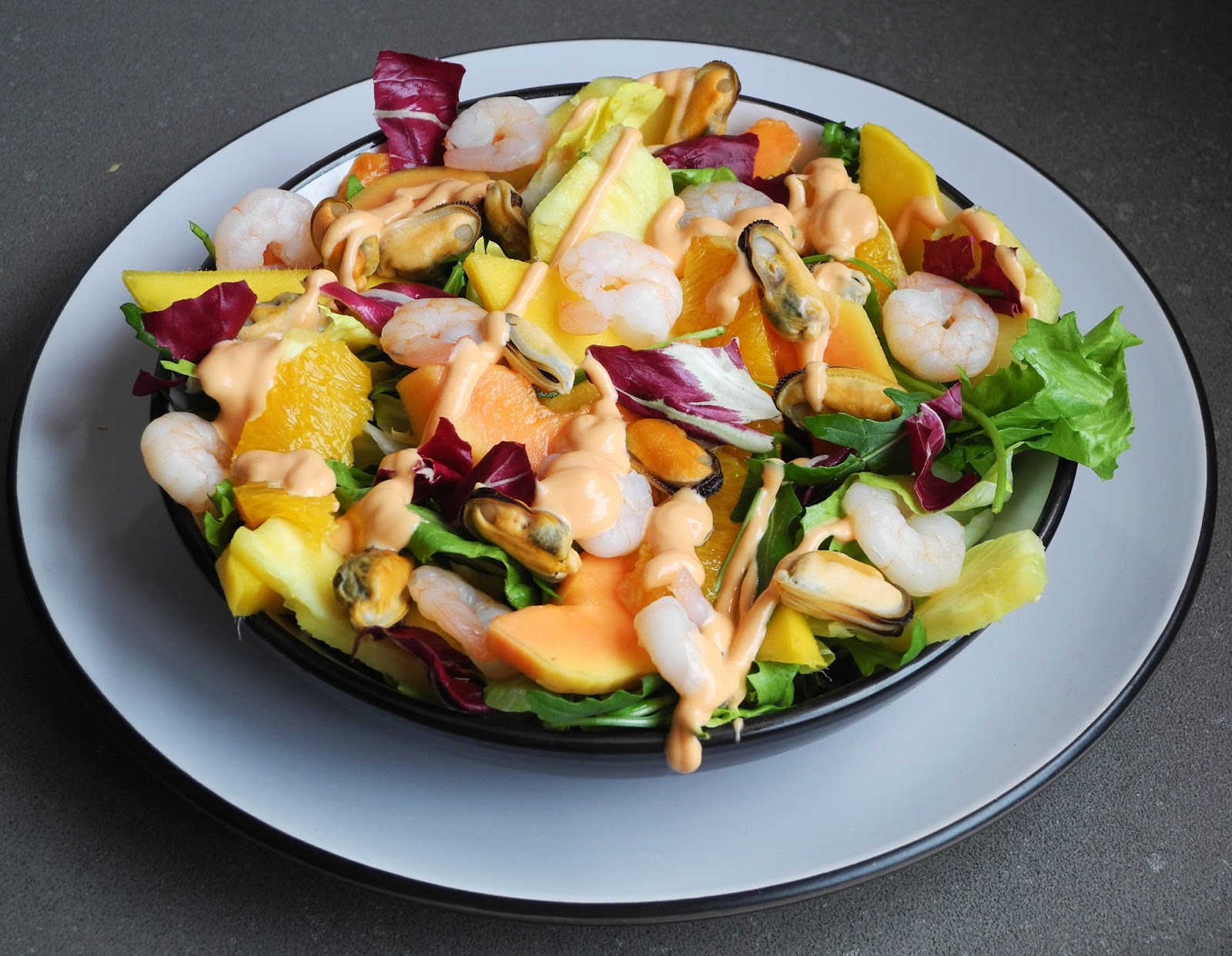 O Meu Tempero: Salada de camarão e mexilhão com molho cocktail