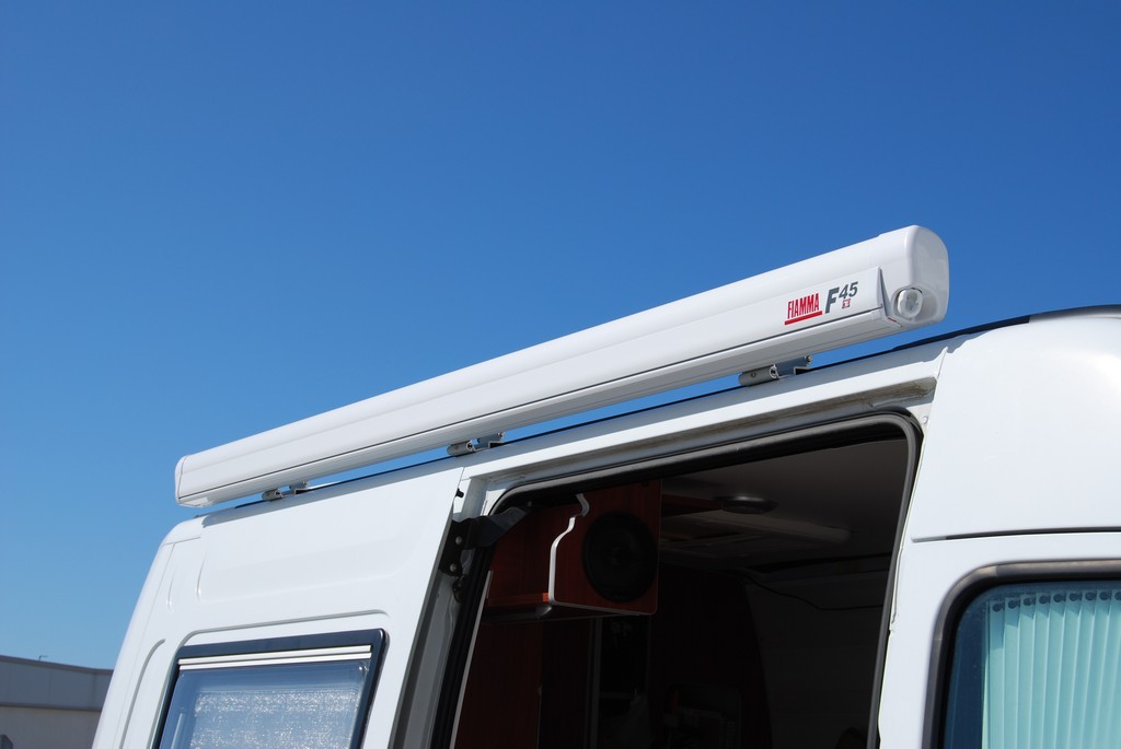 Camperizar Renault Master L2H2 "Windsurf Edition": Toldo Fiamma F45Ti