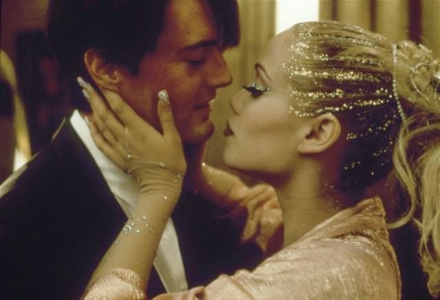 Movie Lovers Reviews: Showgirls (1995) - Psychopath Goes to Vegas and ...