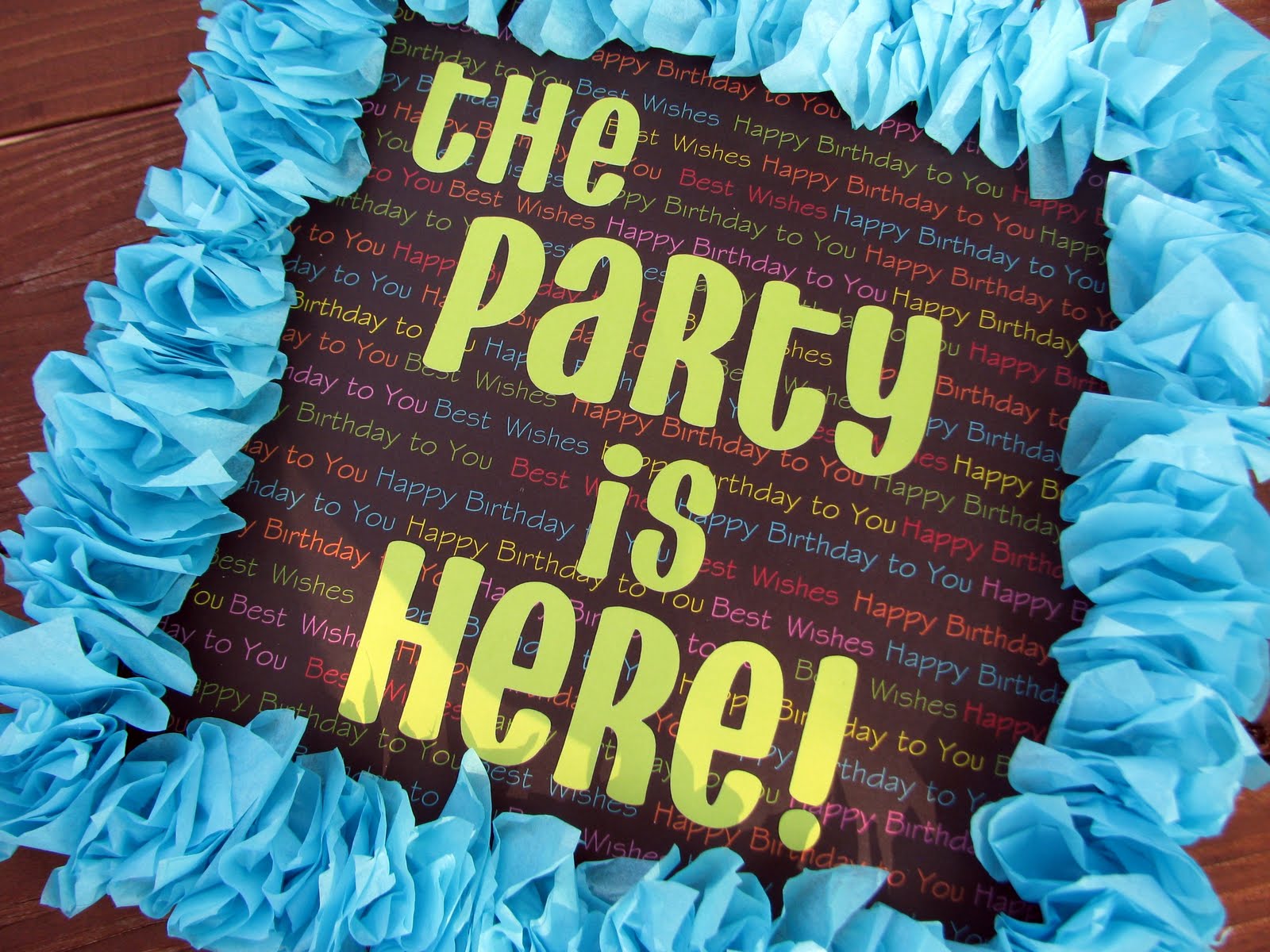 Banana Lala: {Tissue Paper Door Sign} The Party is Here!