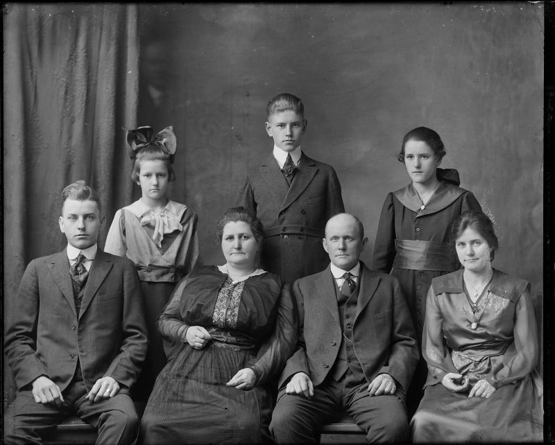 40 Cool Pics of Virginia's Family Portraits in the Early 20th Century ...