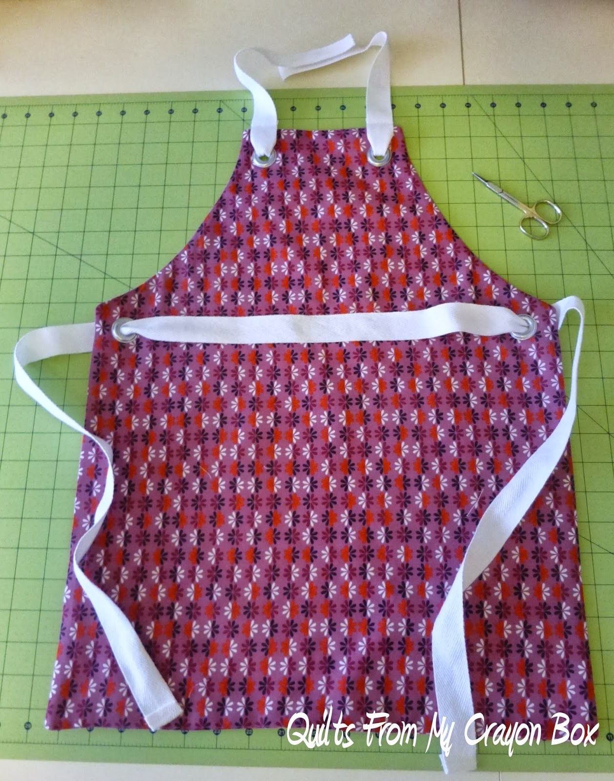 Crayon Box Quilt Studio: Kid's Art/Chef Apron - A Tutorial