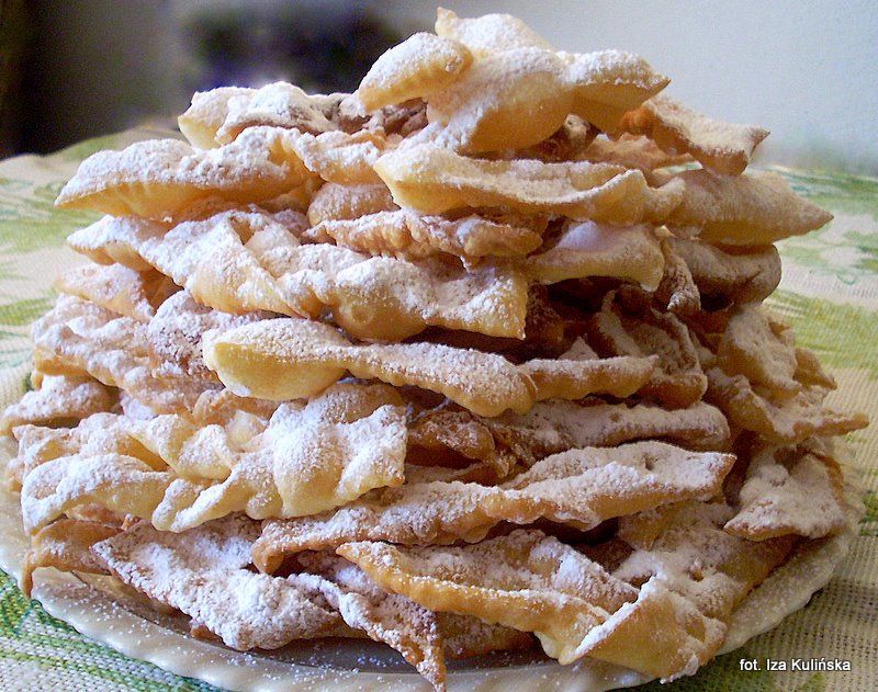 Faworki domowe bardzo kruche czyli chrust | Smaczna Pyza