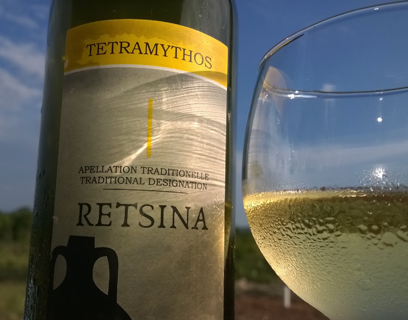 Sobre vinhos e afins: Harmonizando Cuiabá: Retsina e galinhada