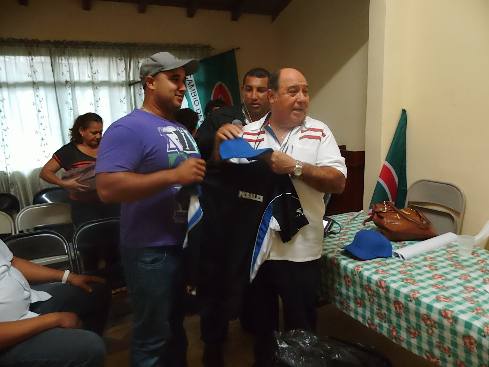 TITO AFU EN ACCION: TITO AFÚ CONTINÚA APOYANDO A LA GENTE DE SU CIRCUITO