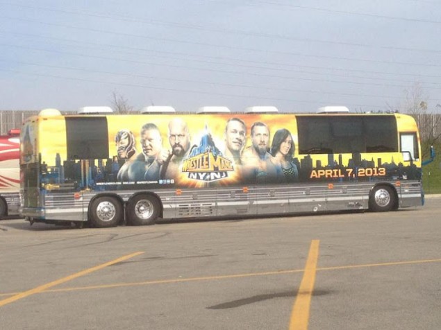 Imagen: El autobús de gira de WrestleMania 29 - CM Punk no aparece en ...