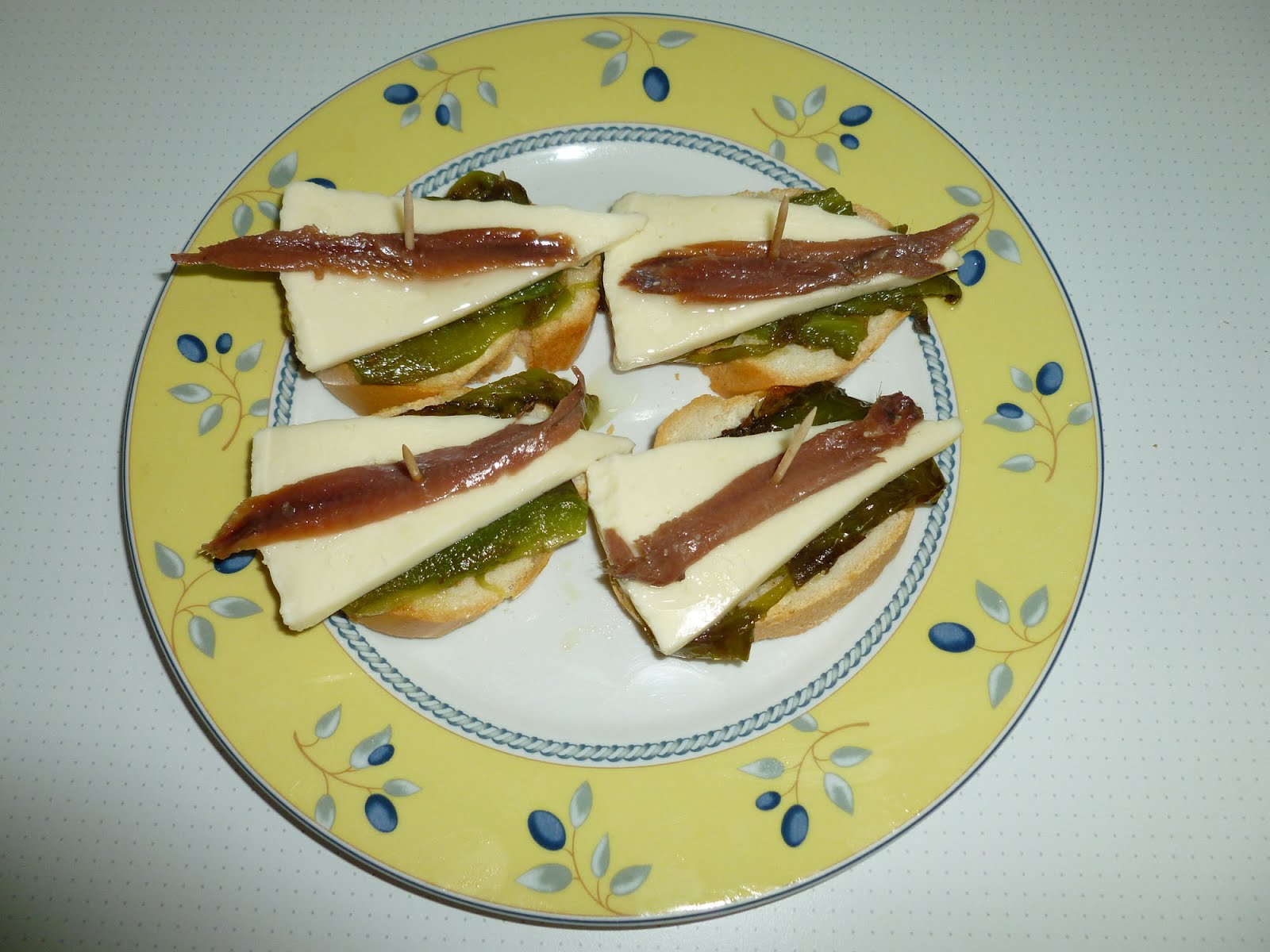 Mi cocina: Pinchos de anchoas con pimiento verde y queso fresco