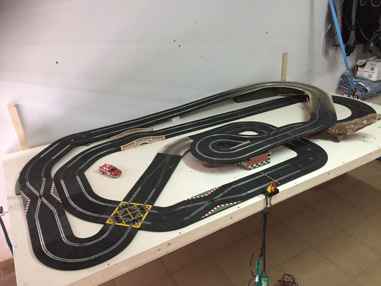 Jeep-Slot: CIRCUITOS SCALEXTRIC PERMANENTES - DIORAMA - INICIO