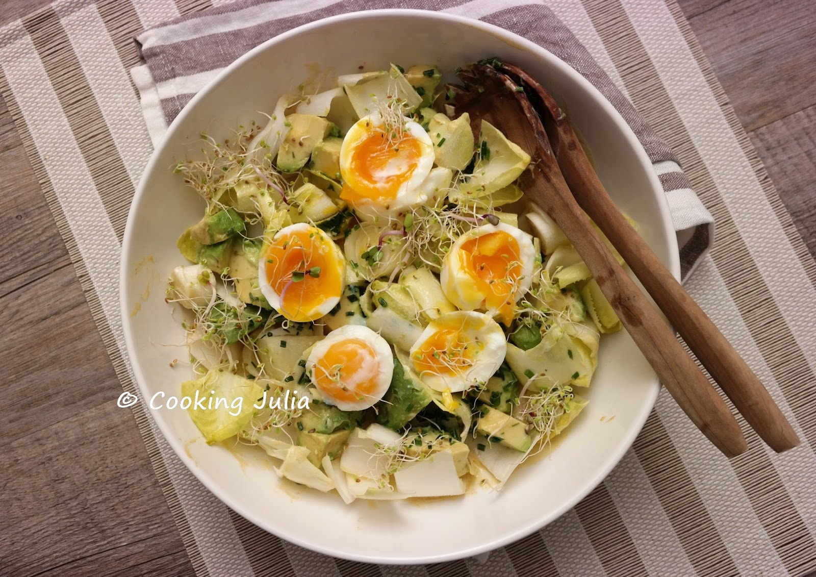 COOKING JULIA : SALADE D'ENDIVES AUX ŒUFS MOLLETS