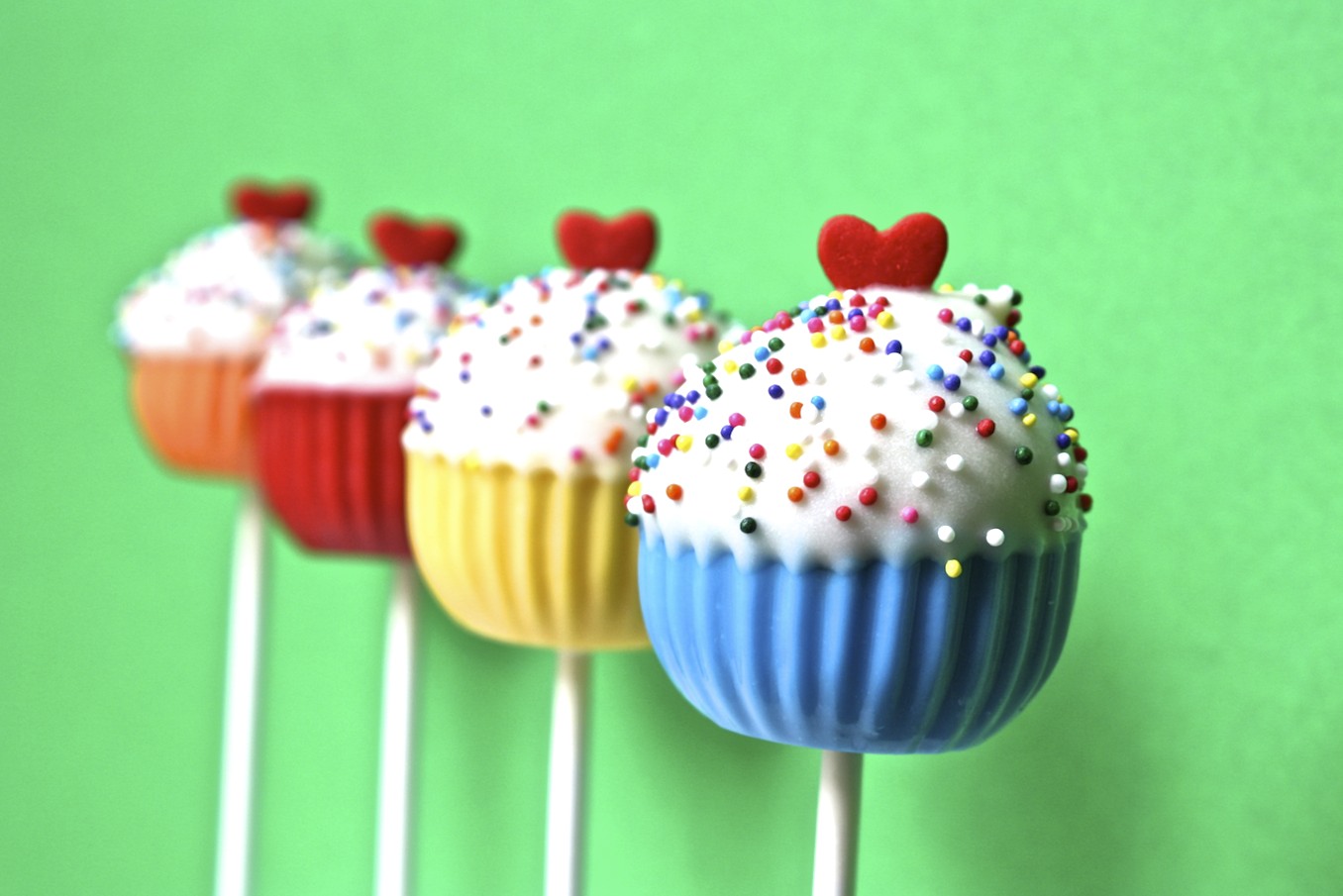 Just a Bite Cake Pops: Everyone Loves a Cup-Cake Cake Pop