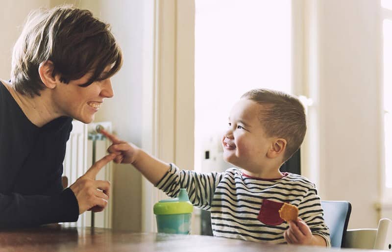 Bagaimana nak mengetahui perkembangan pertuturan anak? Ikut panduan ...