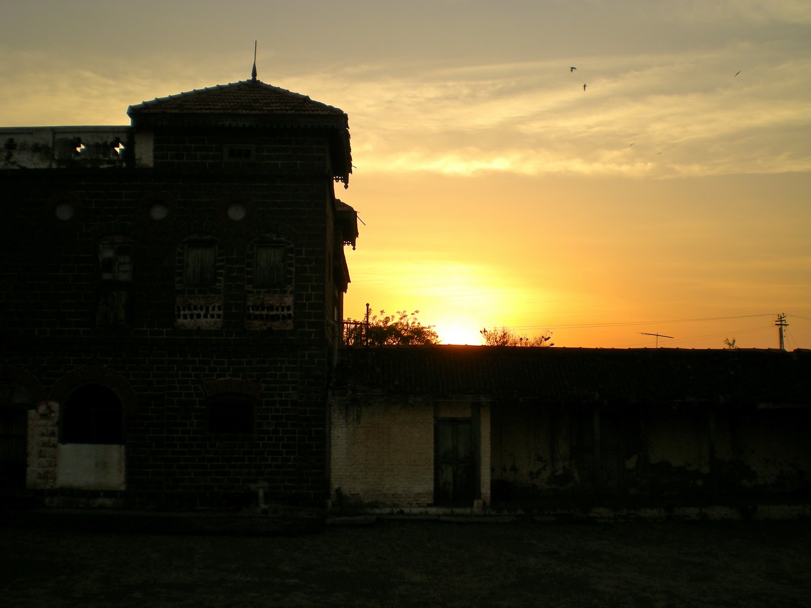 SANVAAD.: RAJWADA...raibagchi shaan.