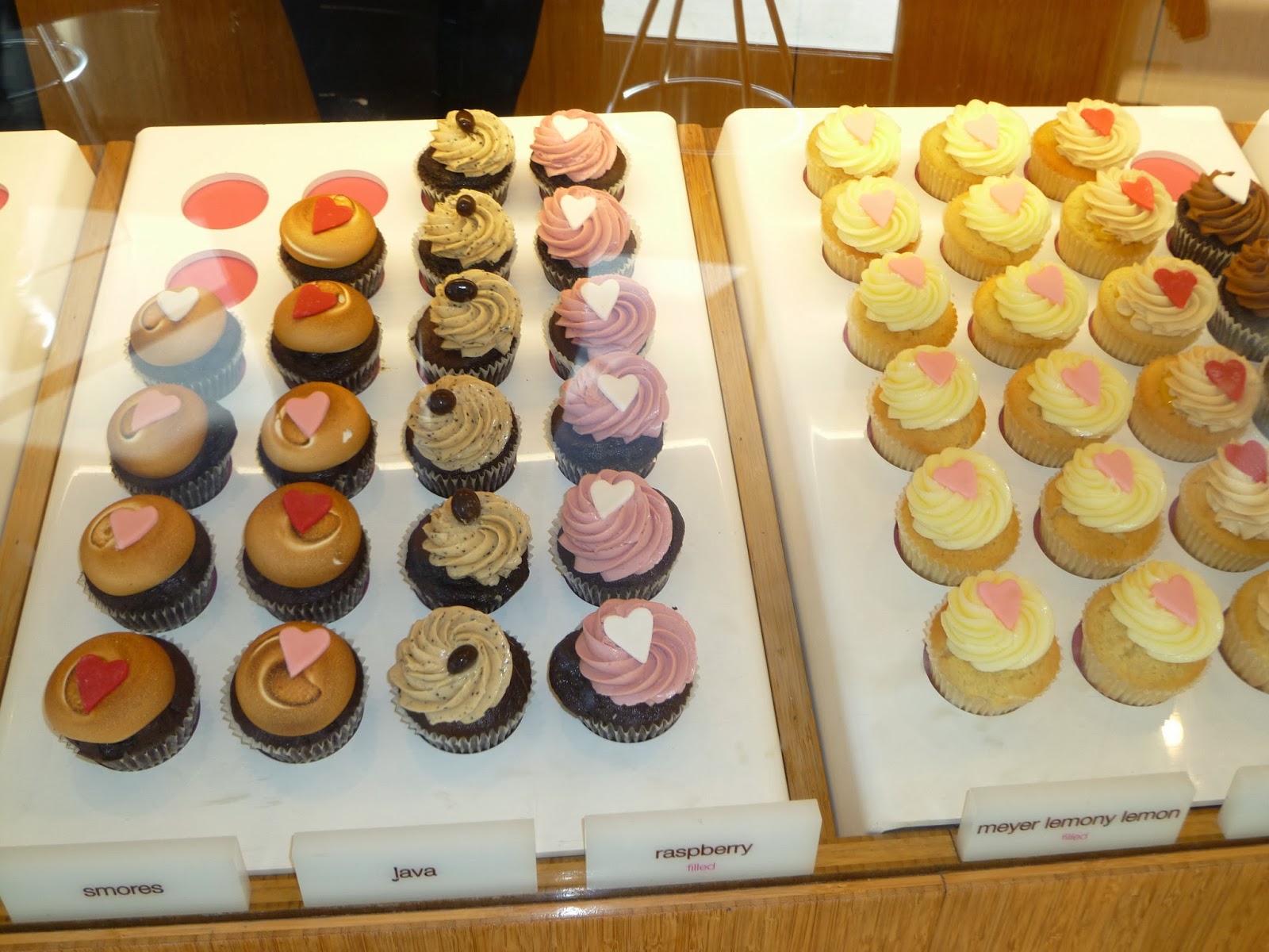 The Pastry Chef's Baking: Bakery Review: Kara's Cupcakes