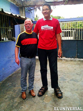 Jeison Rodríguez tiene los pies más grandes del mundo : talla 66 ...