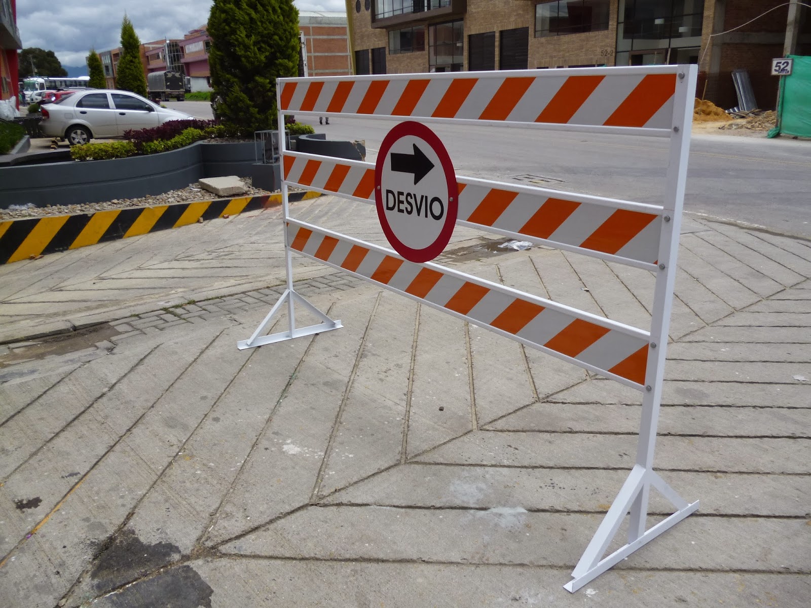 TODO EN SEÑALIZACION : BARRICADAS