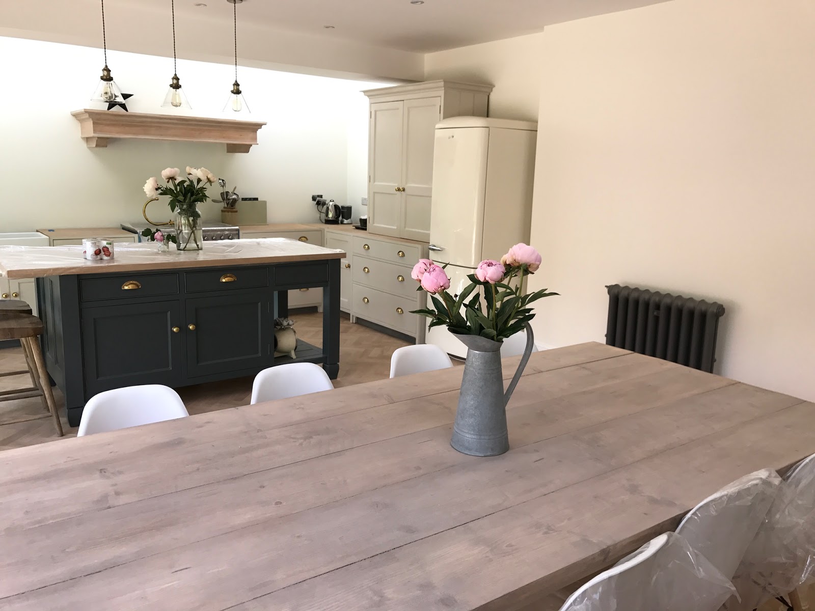 Makeover - A Dining Table Made From Scaffold Boards - Roses and Rolltops