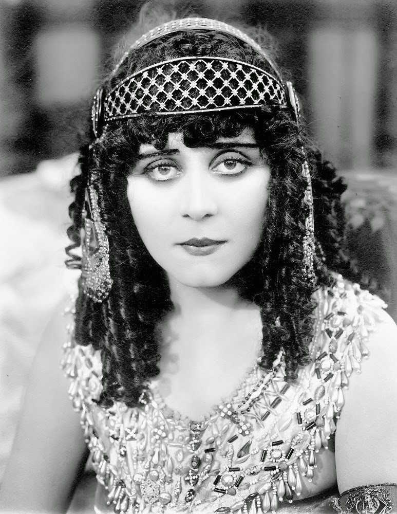 VINTAGE PHOTOGRAPHY: Theda Bara