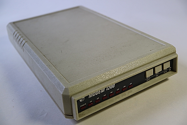 BugWorkShop - 甲蟲工作室: Elec & Eltek（依利安達）CS1200 調製解調器（Modem）拆解