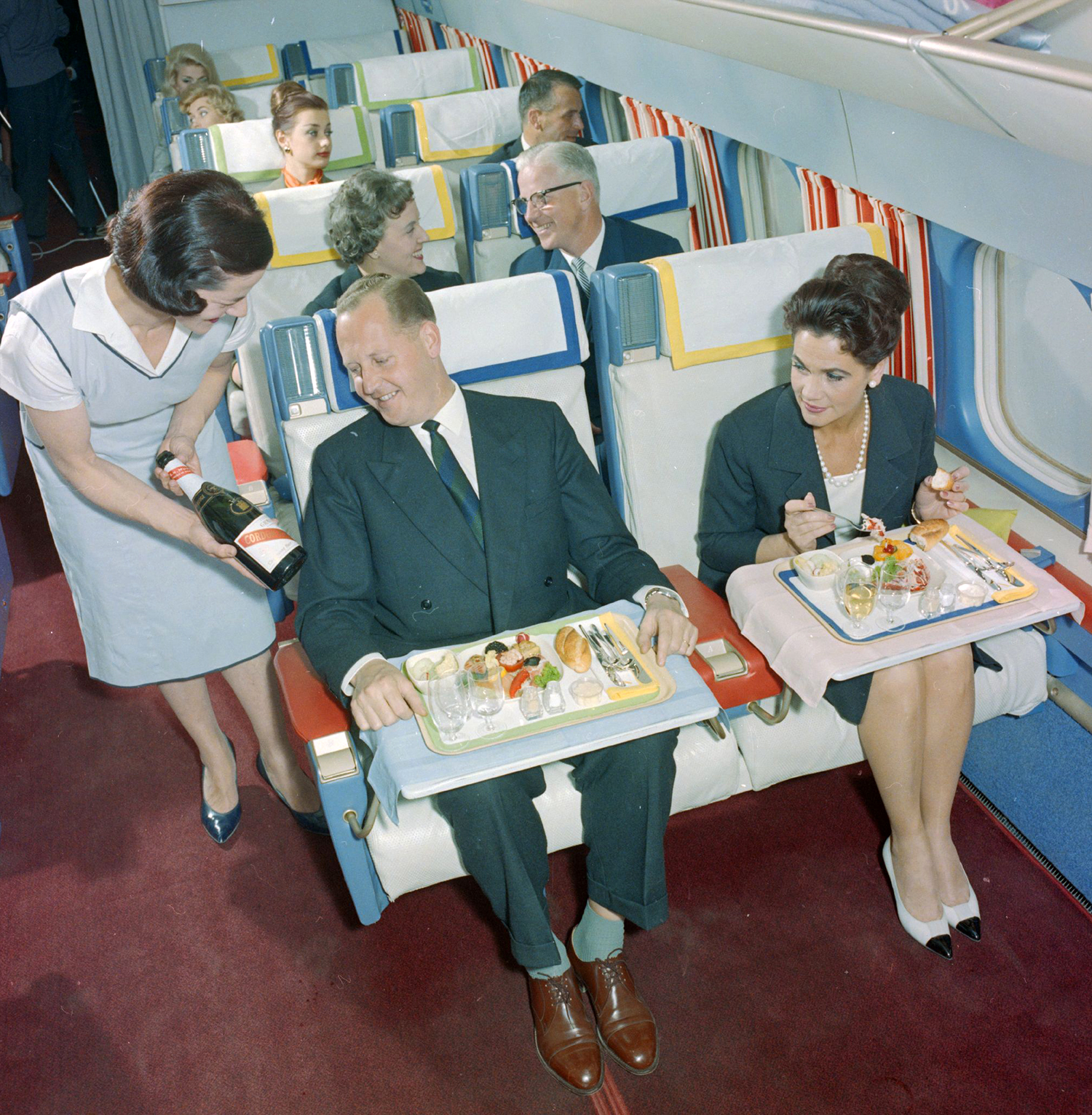 Flying Like Royalty on Airplanes: Rare Photos From Swissair Reveal What ...
