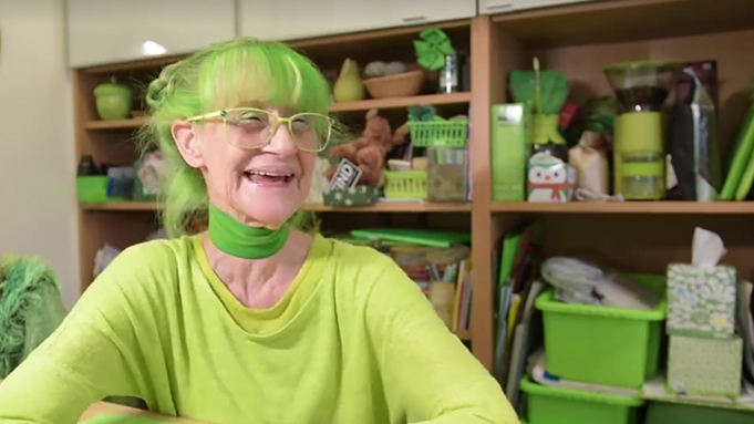 Meet the 'Green Lady' Who Has Worn Only Green Clothes for 20 Years ...