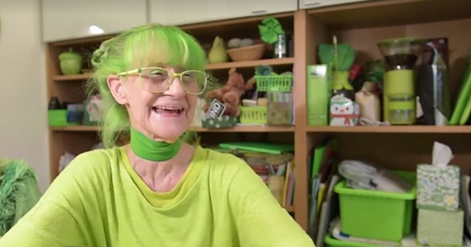 Meet the 'Green Lady' Who Has Worn Only Green Clothes for 20 Years ...