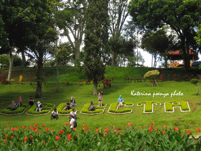 Merengkuh Indah Pagi di Taman Bunga Selecta - TᖇᗩᐯEᒪEᖇIEᑎ