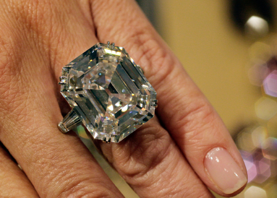 Elizabeth Taylor's Diamond jewelries ~ All About Diamond