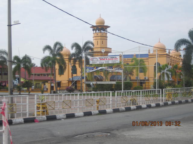 ujang kutik: SATU PAGI DI PEKAN PARIT, PERAK