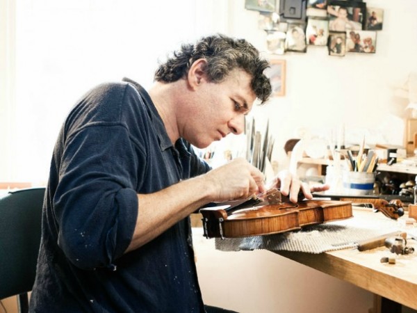 Designaholic | Fabricando un Violín