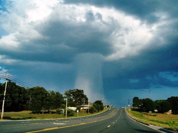 Você sabe oquê é um Microburst ? | SBKGAIR - ESCUTA AÉREA