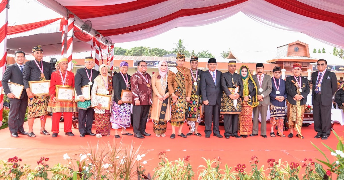HUT NTB Ke 59, 13 Tokoh NTB Terima Gelar Putra NTB Utama ~ Lombok Atraktif