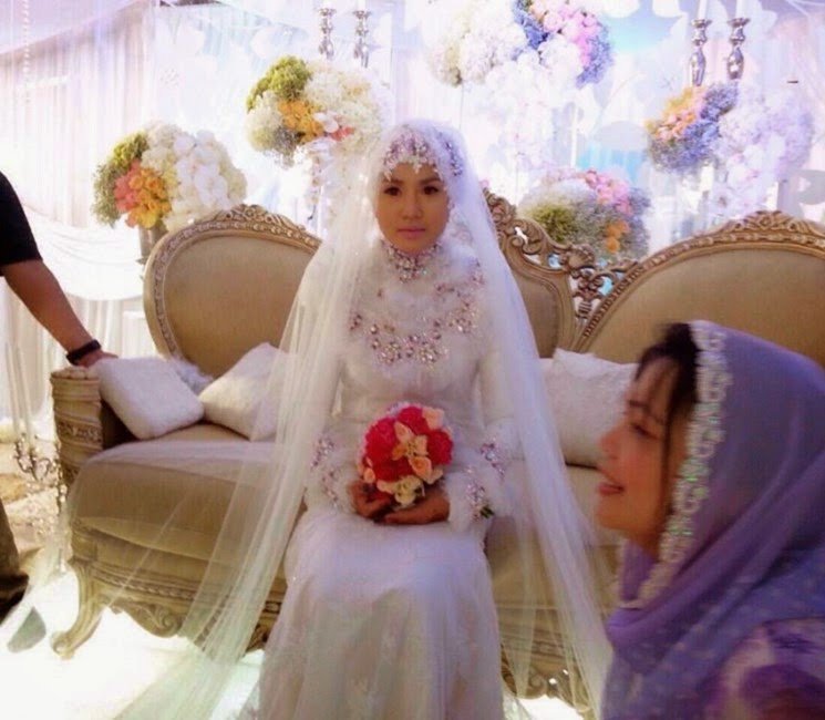 GAMBAR MAJLIS AKAD NIKAH ELLY MAZLEIN DAN AZMI HATTA | Media Serius