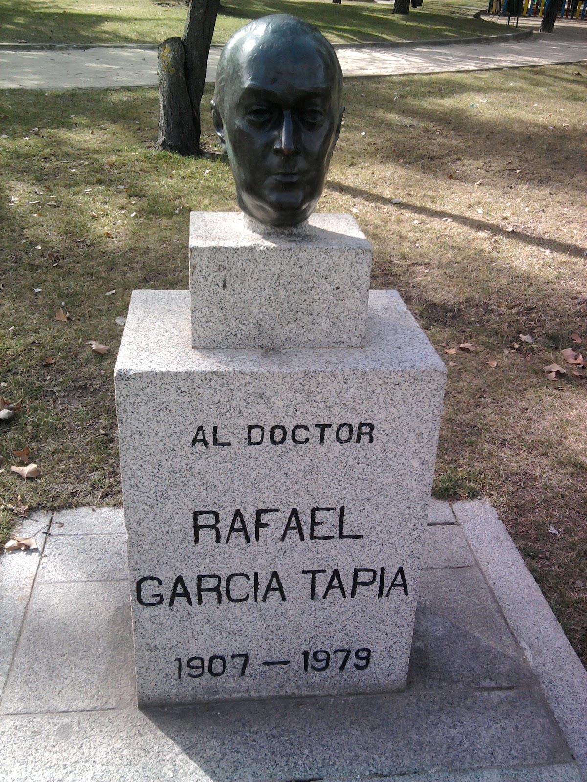 Visiones desde Madrid: Escultura y busto al Dr. Rafael García Tapia