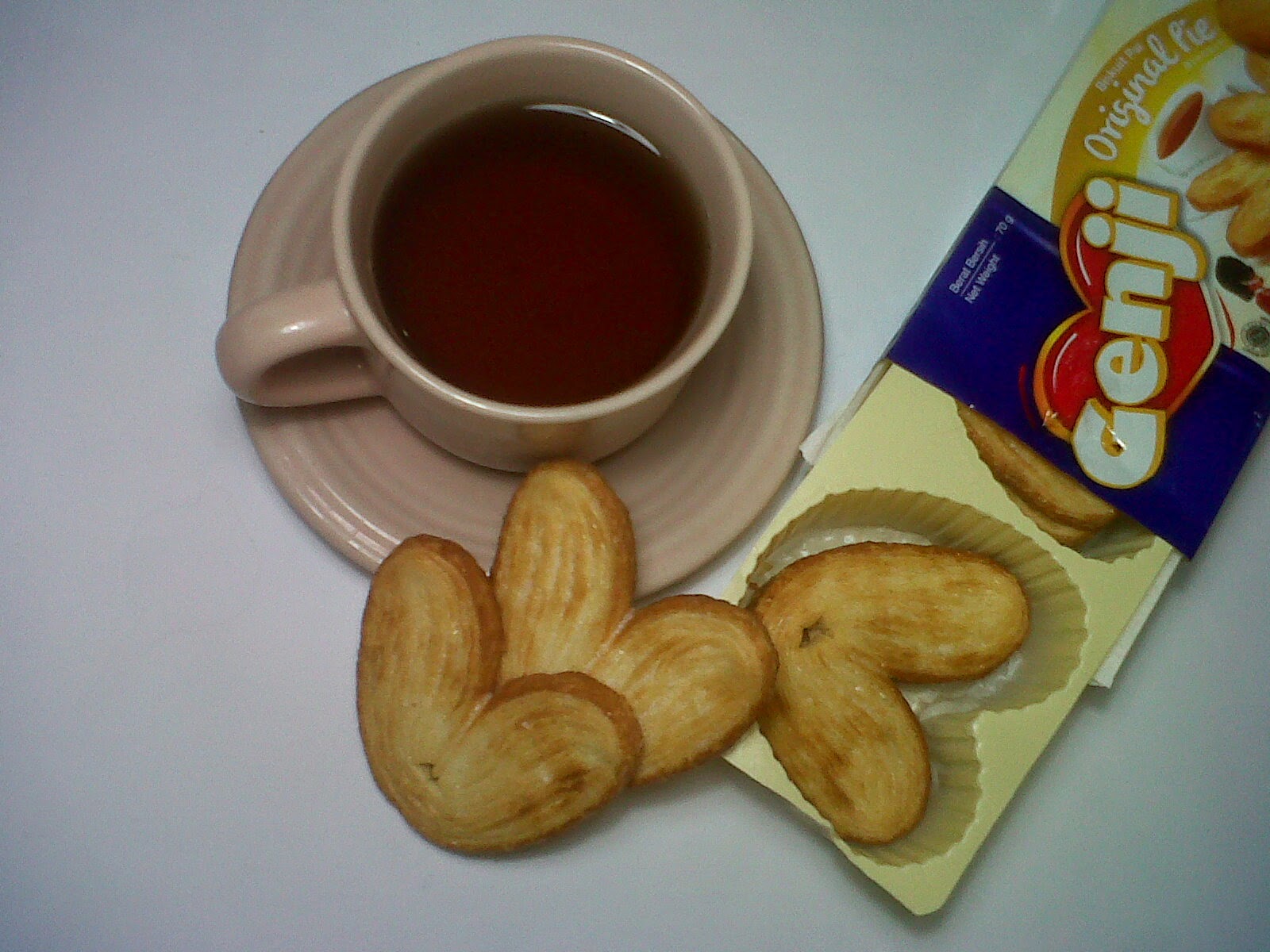 snack and beverages indonesia: Biskuit Pai Genji: Enak Pake Kopi/Teh Pahit