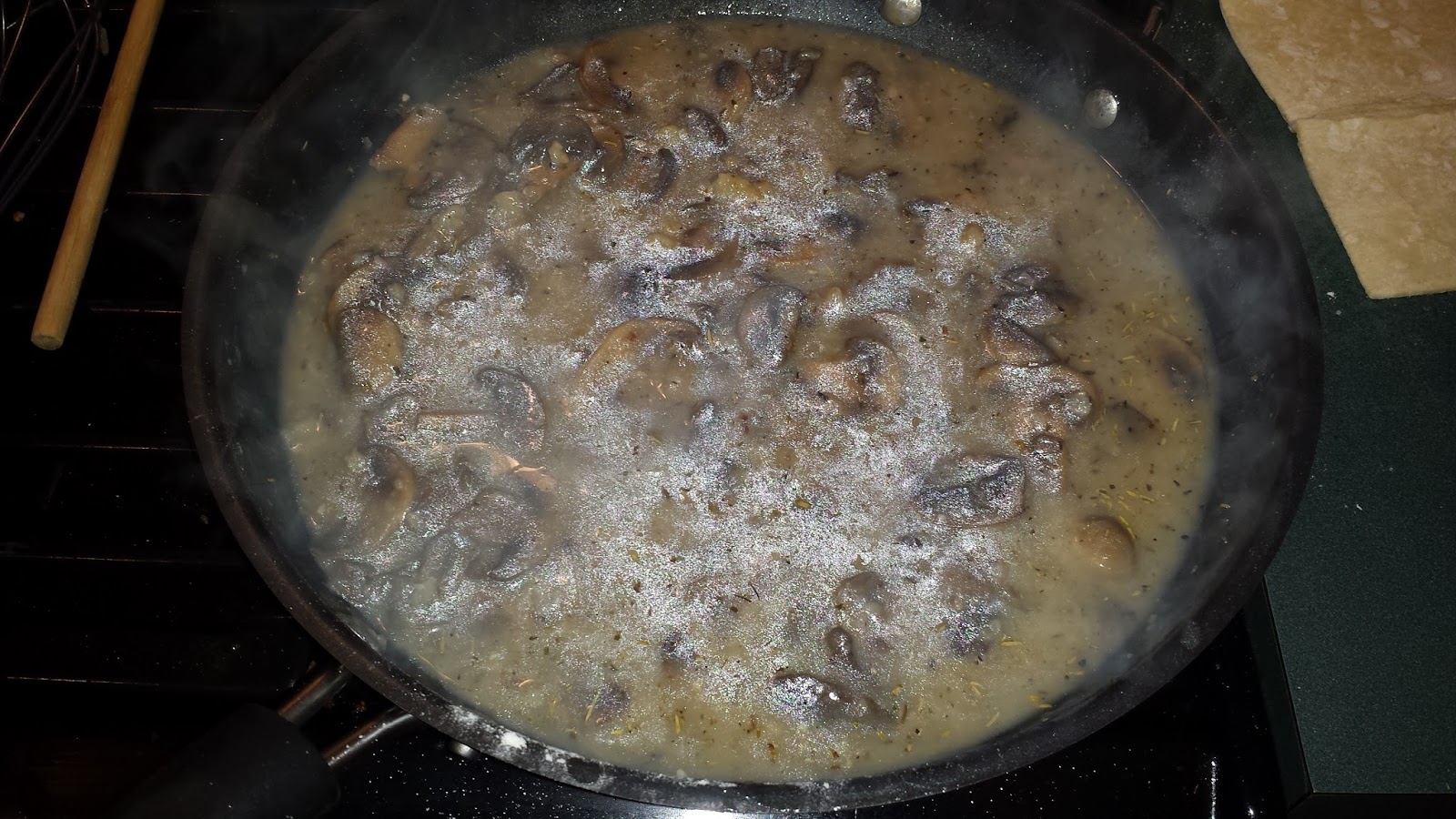Cuisine de Michelle: Chicken Friand (Tourte au poulet et champignons)
