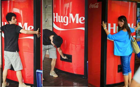 Amazing Things in the World: There is a "Hug Me" Coca-Cola machine in ...