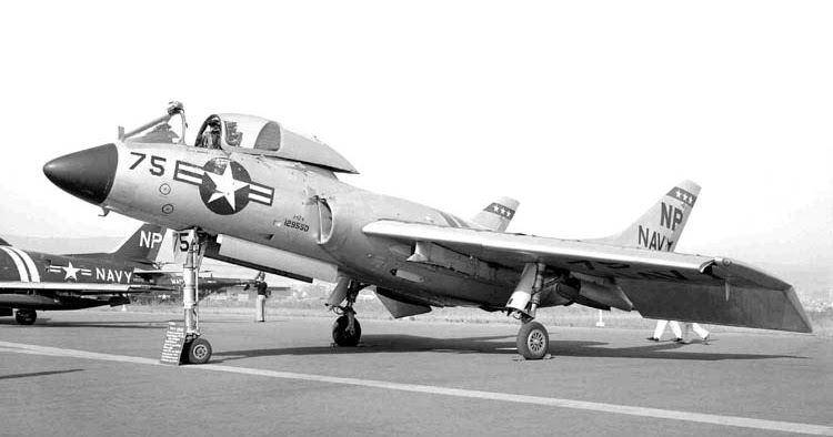 Airplanes in the skies + FAF history: Vought F7U Cutlass