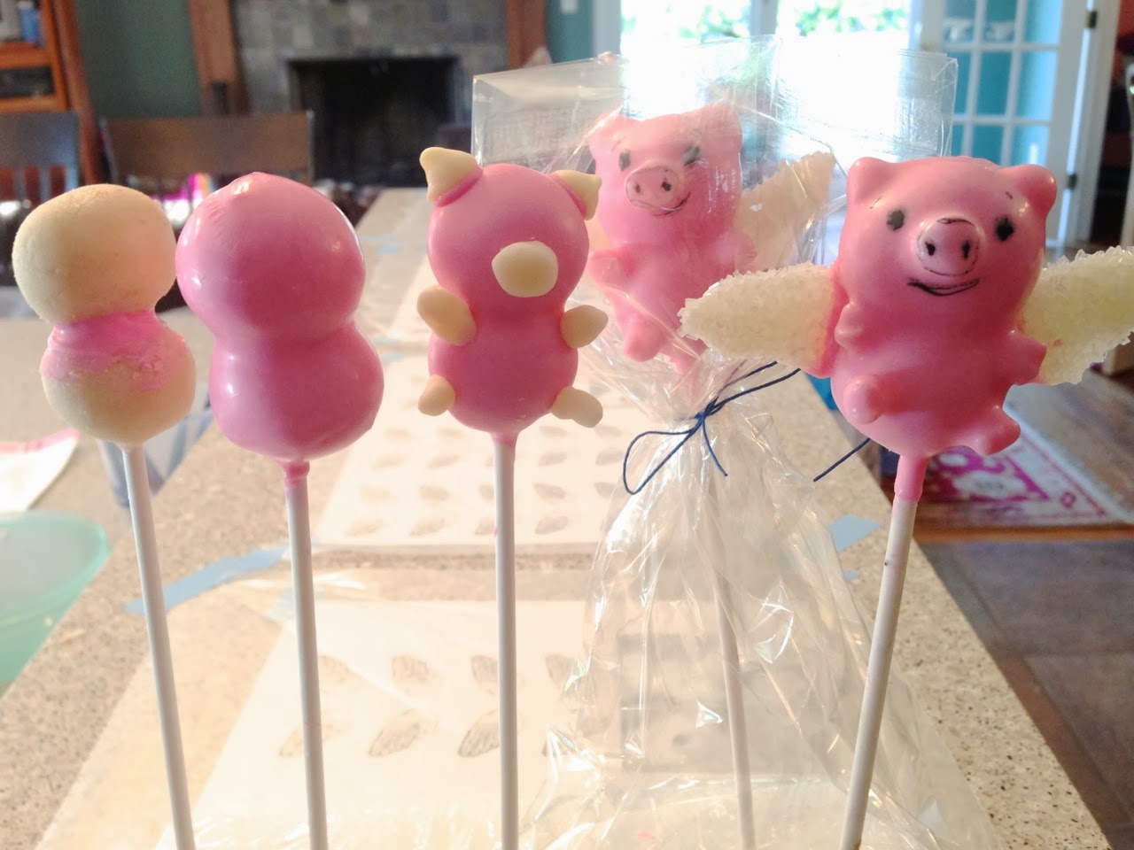 Piggy-pop: When Pigs Fly Cake Pops
