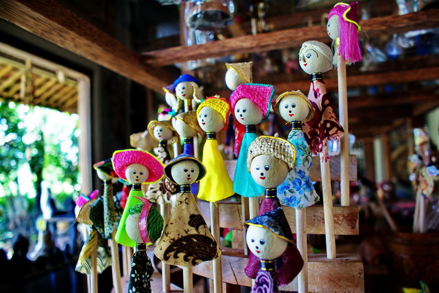 EVERYDAY IS A HOLIDAY: KRIYA RIK ROK, PENSIL GAUL ANTI BORING