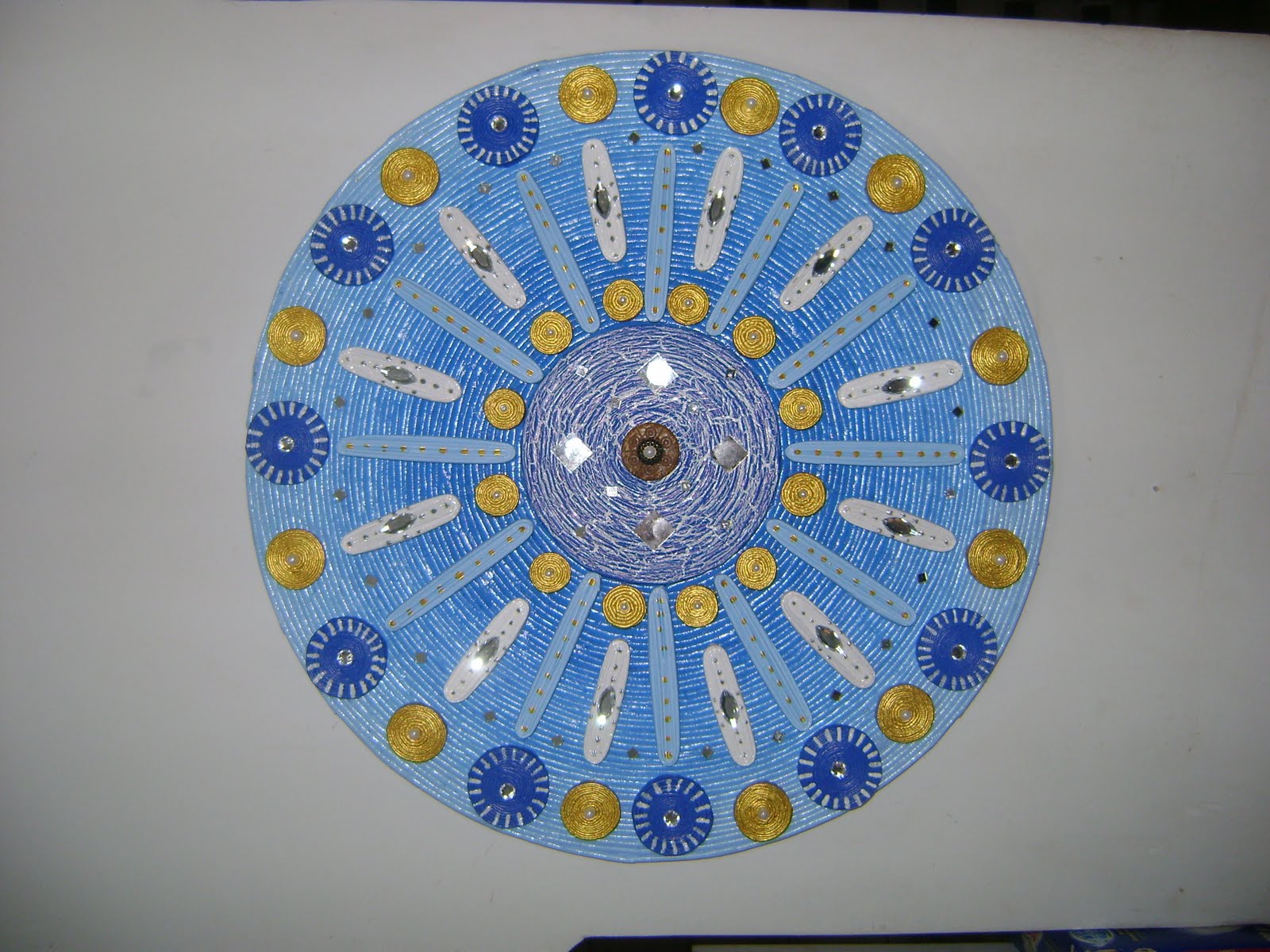 ElianeArtDecor Mandalas: Mandalas com material reciclado